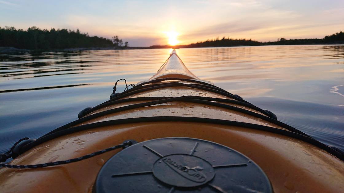 Autumn and winter kayaking on Sweden’s scenic waterways | Visit Sweden