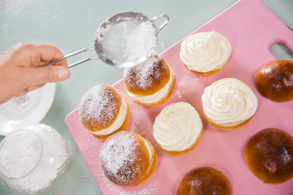 Fat Tuesday-buns ('Semlor') recipe | Visit Sweden